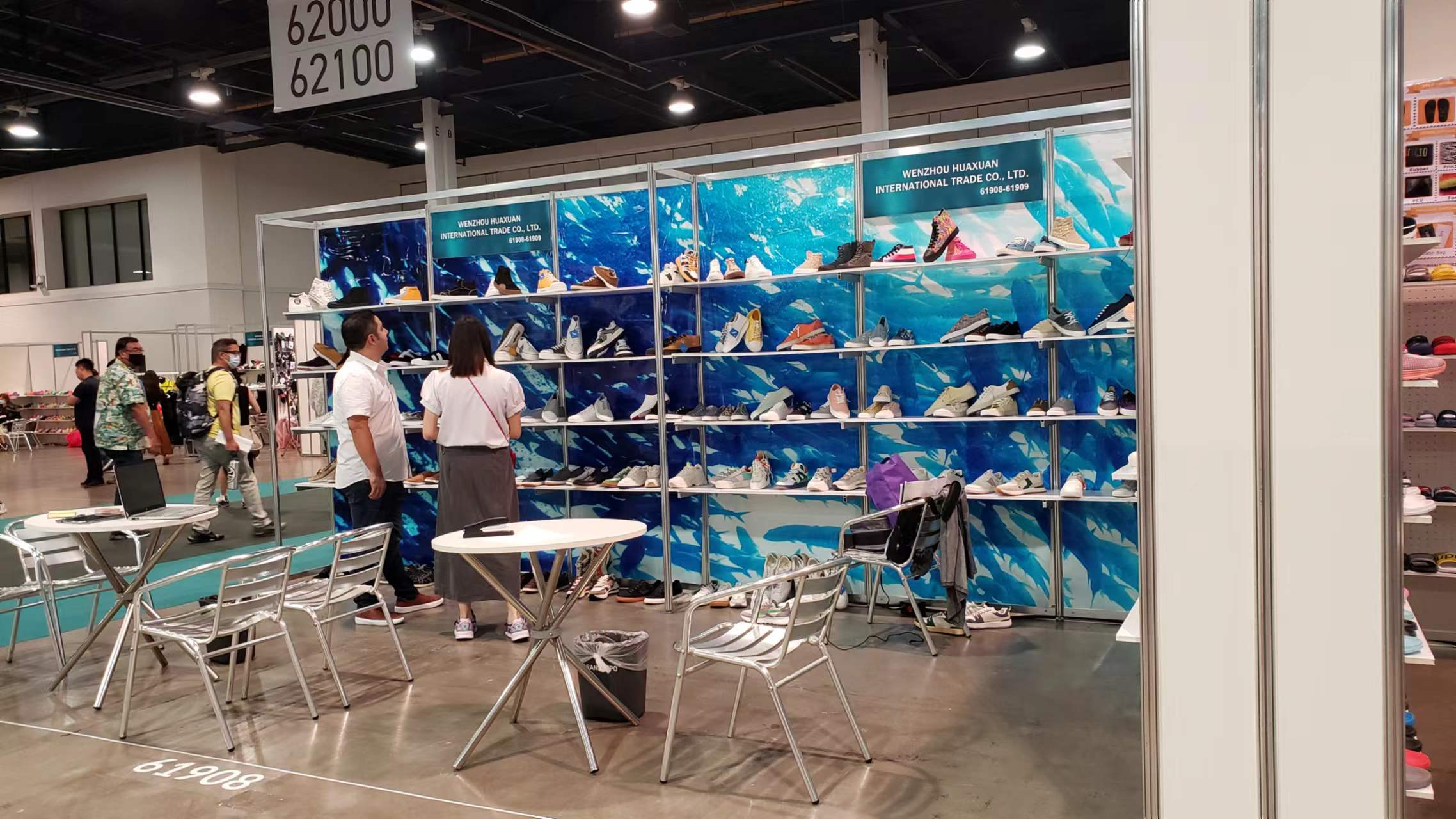 HUANQIU & Magic Show in Las Vegas - ZHEJIANG HUANQIU SHOES CO., LTD.
